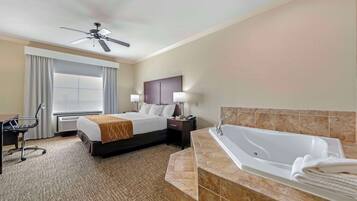 Suíte, 1 cama King, para não fumantes, banheira de hidromassagem | Roupas de cama premium, edredons de pluma, camas com colchões pillow-top