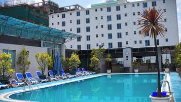 5 bares/lounges, este bar no terraço do hotel