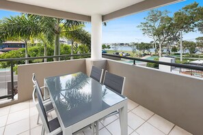 RIVA - 2 Bed 2 Bath Superior Apartment | Terraço/pátio interior