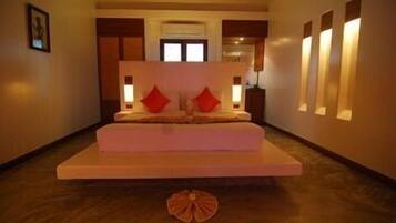 Quarto | Roupa de alta qualidade, camas de colchão pillowtop, minibar