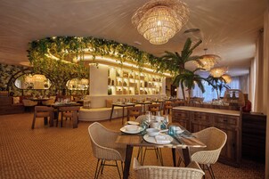 7 restaurantes, jantares servidos 