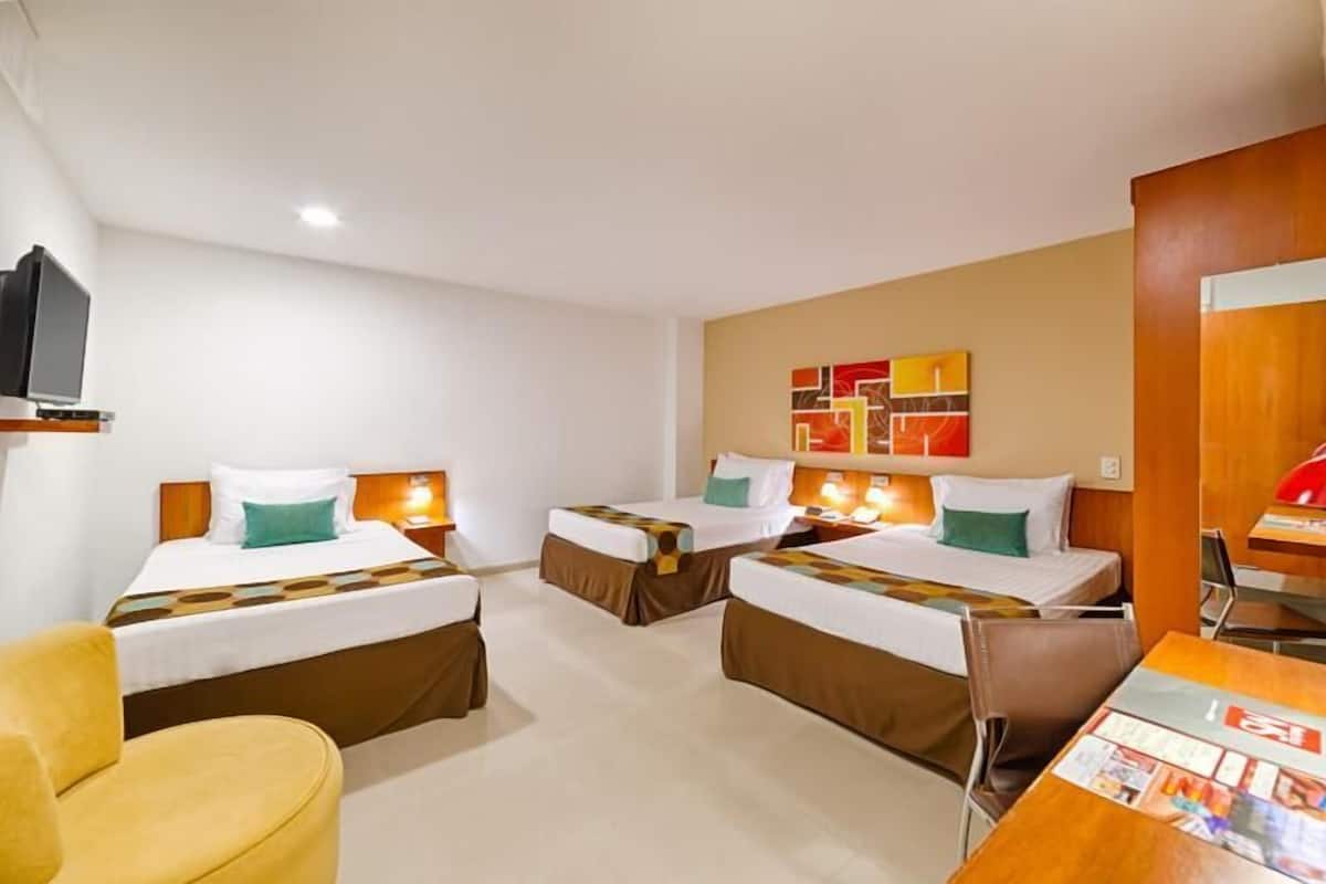 Frigobar, cofres nos quartos, escrivaninha, Wi-Fi de cortesia