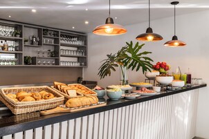 Café da manhã e almoço