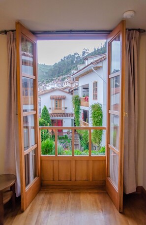 Quarto casal superior, 1 quarto, vista para o jardim | Edredons de pluma, camas Select Comfort, cofres nos quartos