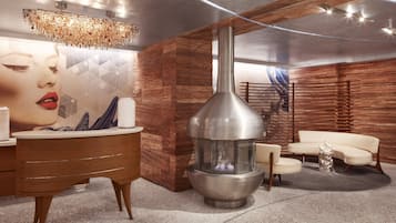 Salas para tratamentos a dois, sauna seca, banheira de hidromassagem