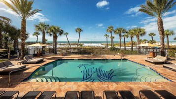 Piscina exterior, toldos gratuitos 