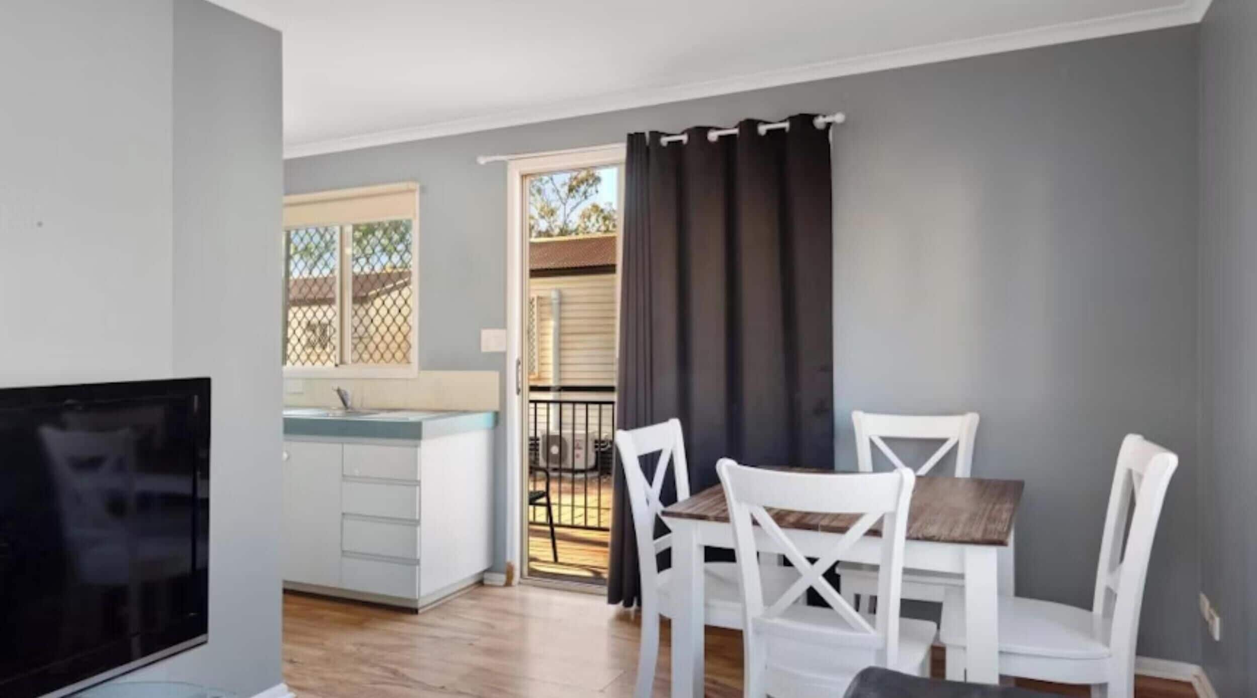 Cabana superior (Sleeps 4 - Pet Friendly) | Opções para refeição no quarto