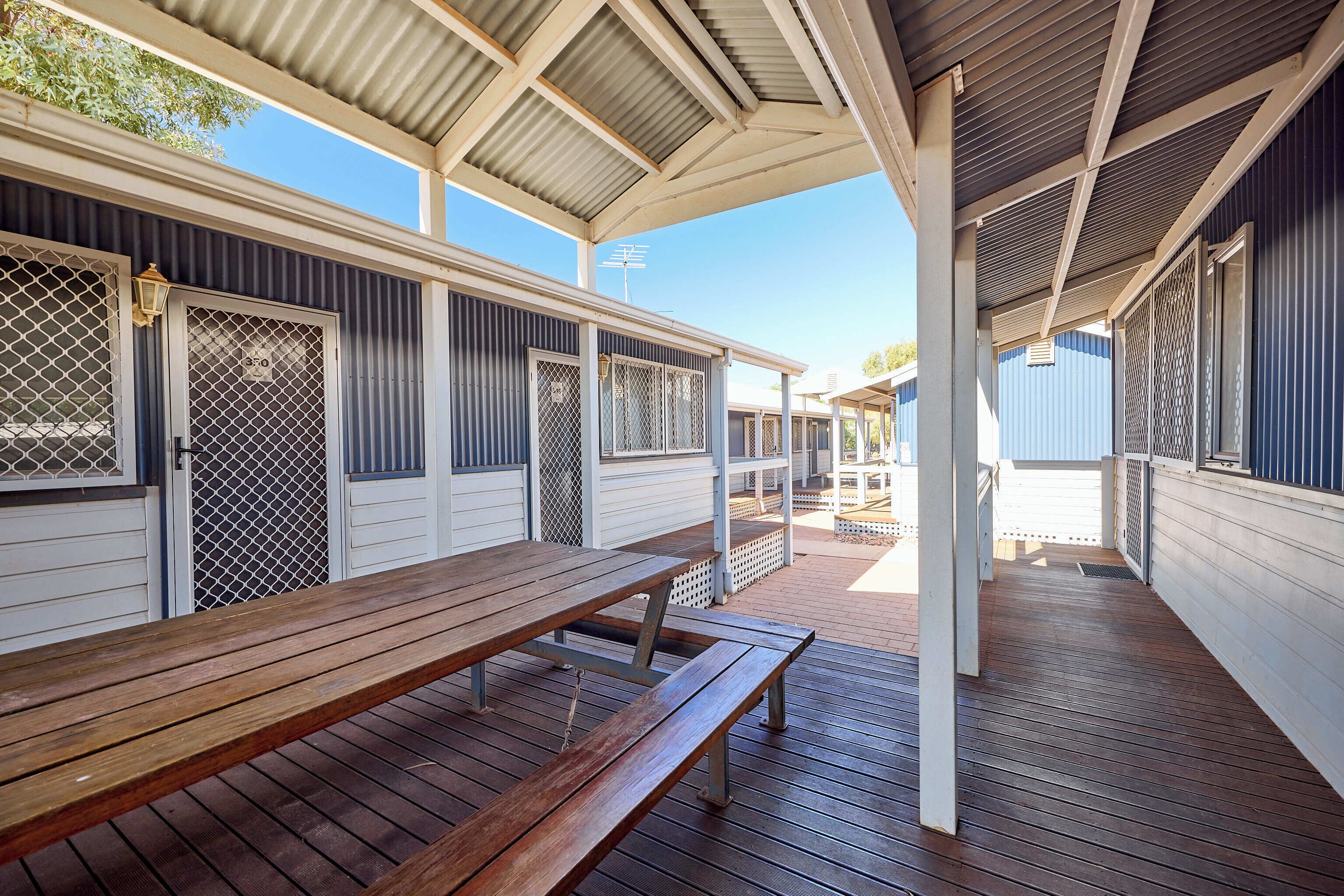 Quarto básico (Motel Room) | Wi-Fi de cortesia, roupa de cama