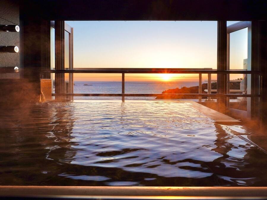 Quarto Deluxe, não fumadores, vista para o mar (Nagitei, Twin-Bed room w/hot spring) | Cofre no quarto, Wi-fi grátis, roupa de cama fornecida