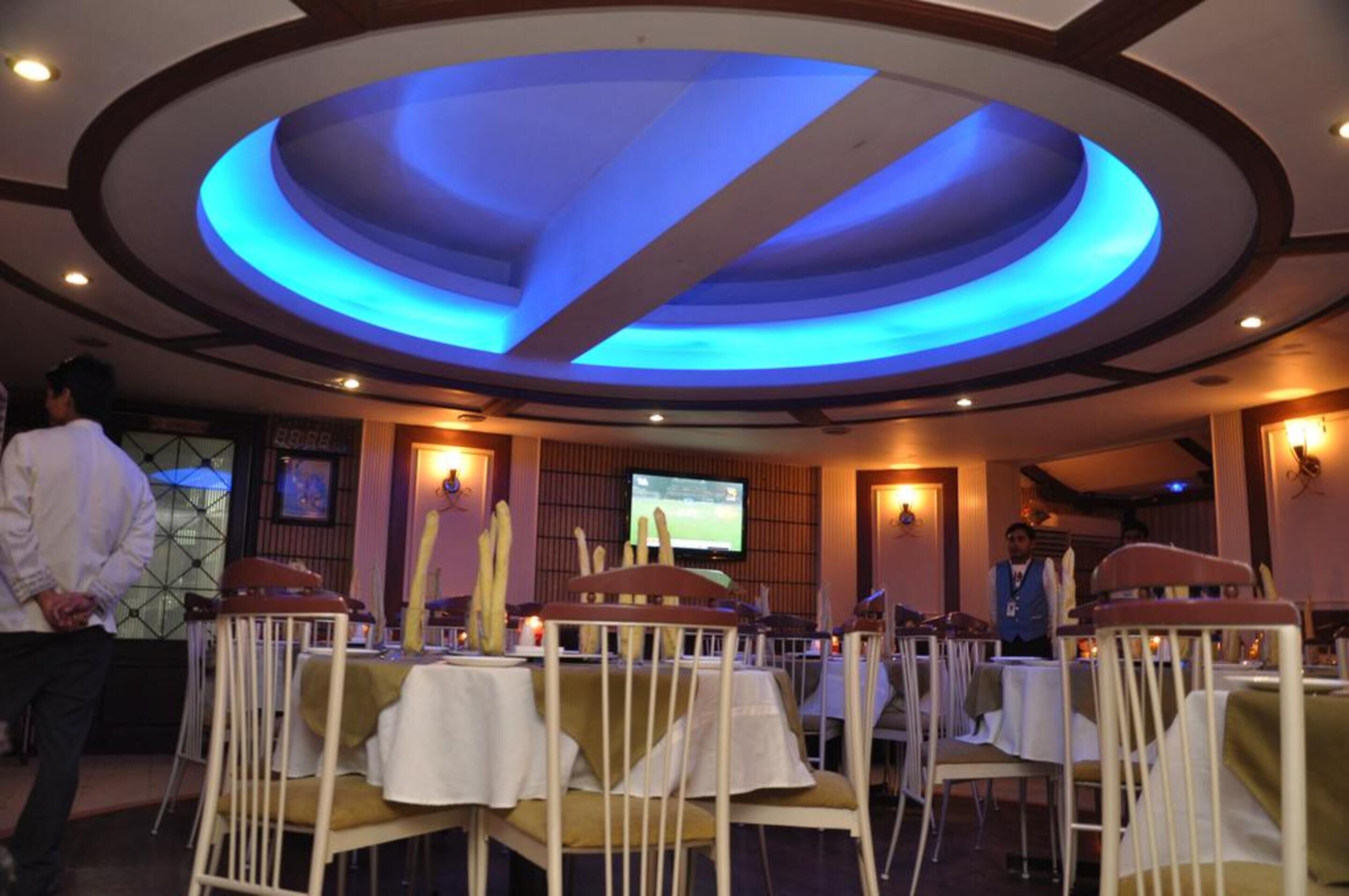 2 restaurantes: opção de café da manhã, almoço e jantar
