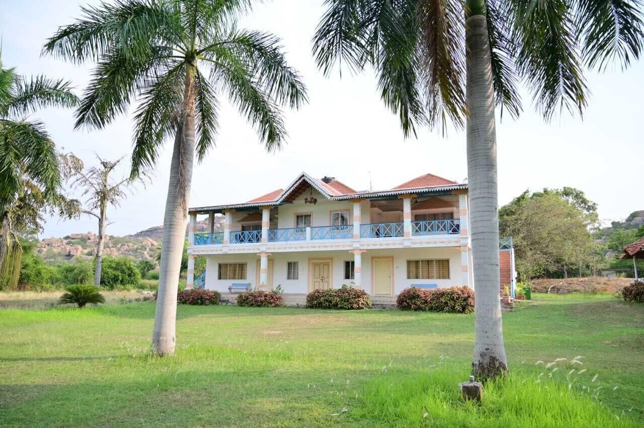 Suite, vista para o jardim | Roupa de alta qualidade, secretária, quartos insonorizados 