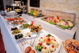 Pequeno-almoço tipo buffet diário incluído 