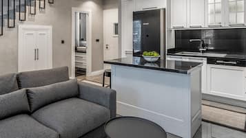 TV de tela plana 108 polegadas com canais a cabo