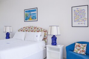 Minibar, cofre no quarto, secretária, quartos insonorizados 