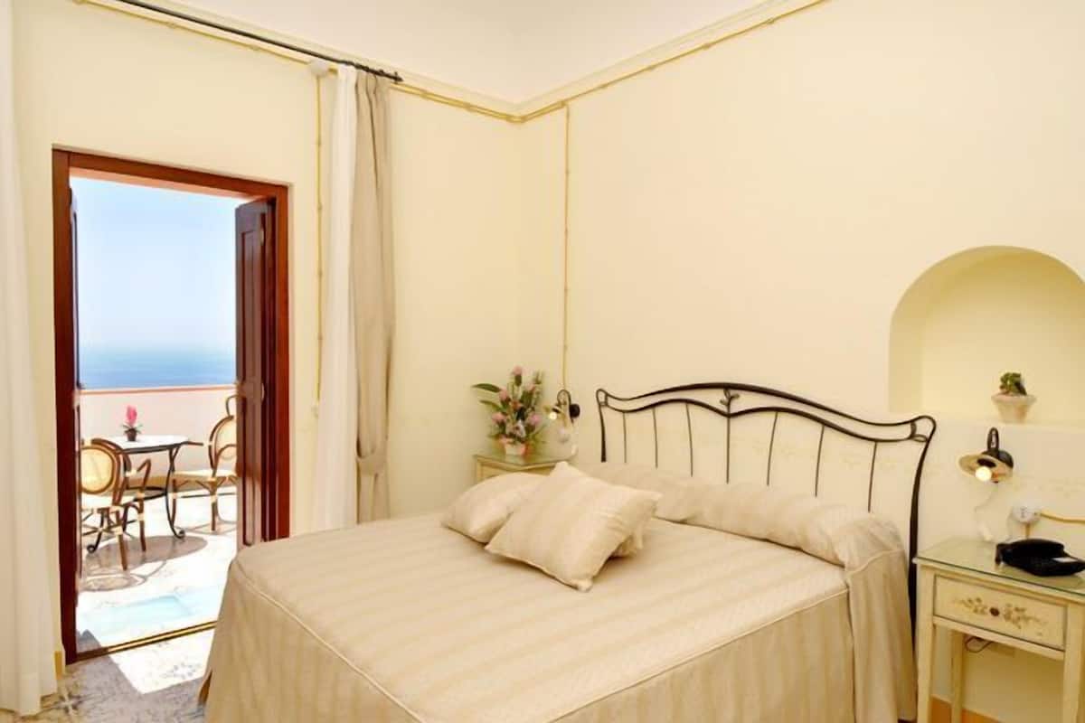 Quarto casal | Escrivaninha, Wi-Fi de cortesia