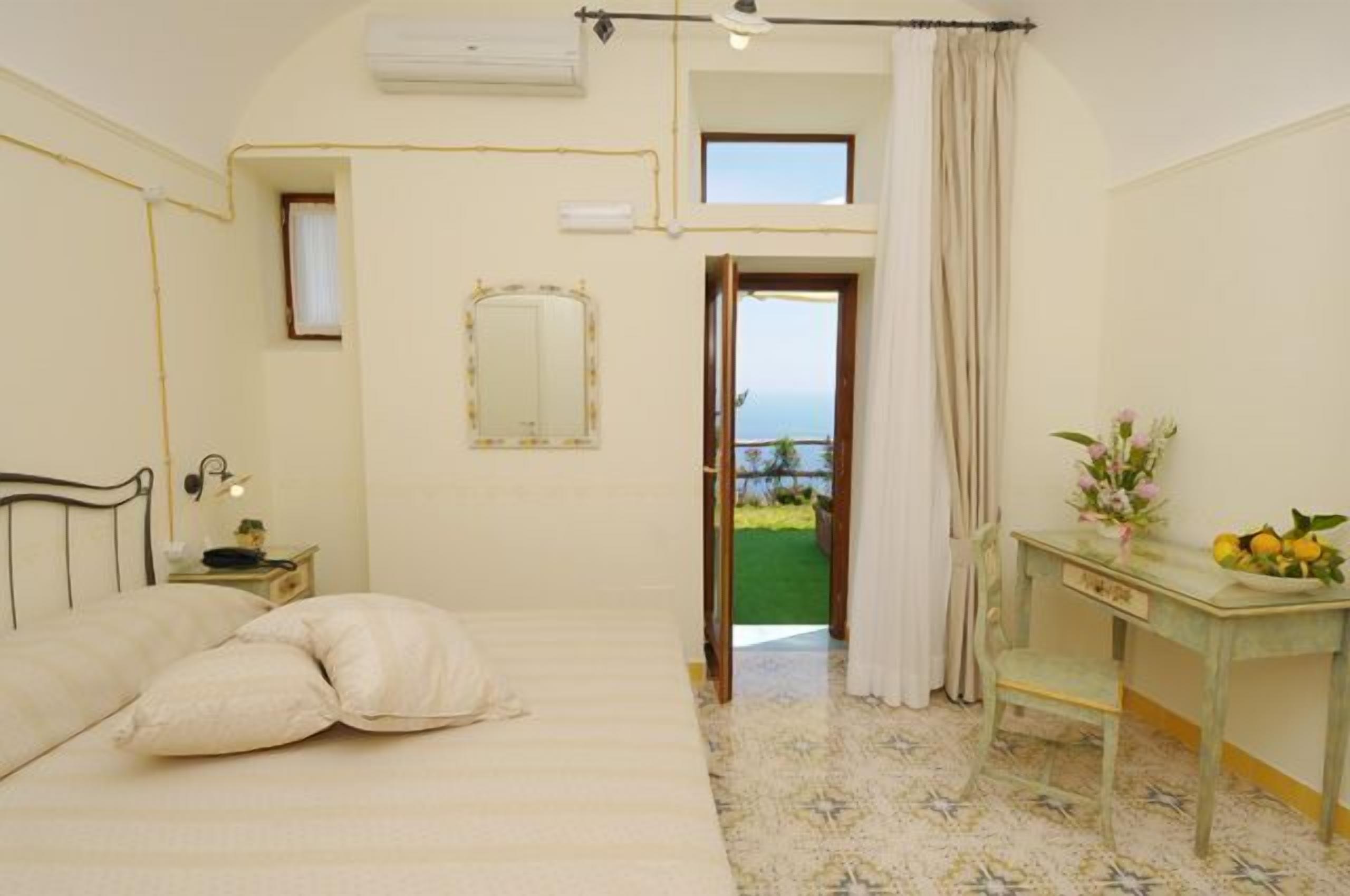 Secretária, Wi-fi grátis 