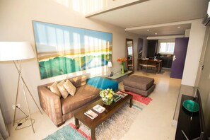 Loft Design | Kitchenette privada | Um micro-ondas, uma placa de cozinha, uma cafeteira/bule 