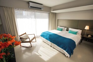 Roupa de alta qualidade, minibar, cofre com capacidade para portátil 