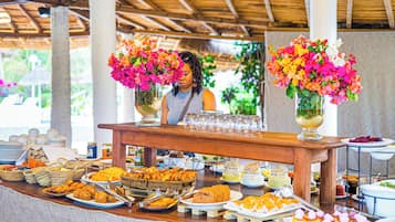 Café da manhã, almoço e jantar