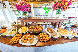 Café da manhã com buffet todos os dias mediante uma taxa