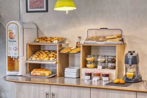 Café da manhã com buffet todos os dias (EUR 12 por pessoa)