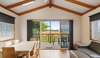 Cabana superior, 2 quartos (Sleeps 5) | Opções para refeição no quarto