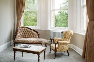 Suíte lua de mel, 1 cama de casal | Área de estar | TV