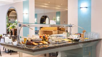 Pequeno-almoço tipo buffet diário (14.50 EUR por pessoa)