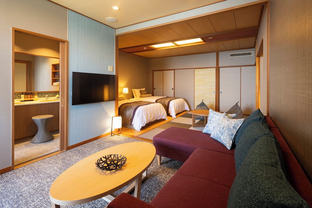 Quarto Deluxe, vista para o lago (Biwa No Kaze Japanese Style Twin) | Edredões de penas, cofre no quarto, secretária