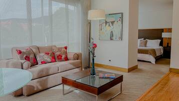 Suite-Estúdio, 1 cama queen-size | Roupa de alta qualidade, edredões de penas, minibar