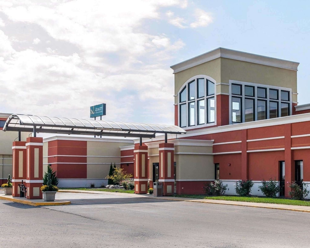 Quality Inn & Suites - Charleston, IL