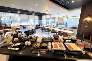 Pequeno-almoço tipo buffet diário mediante uma taxa 