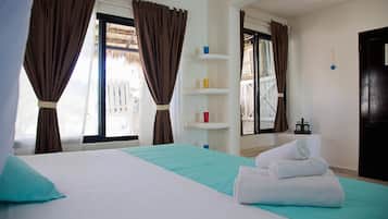 Quarto Royal, terraço (2 King Beds) | Minibar, cofre no quarto, Wi-fi grátis, roupa de cama fornecida