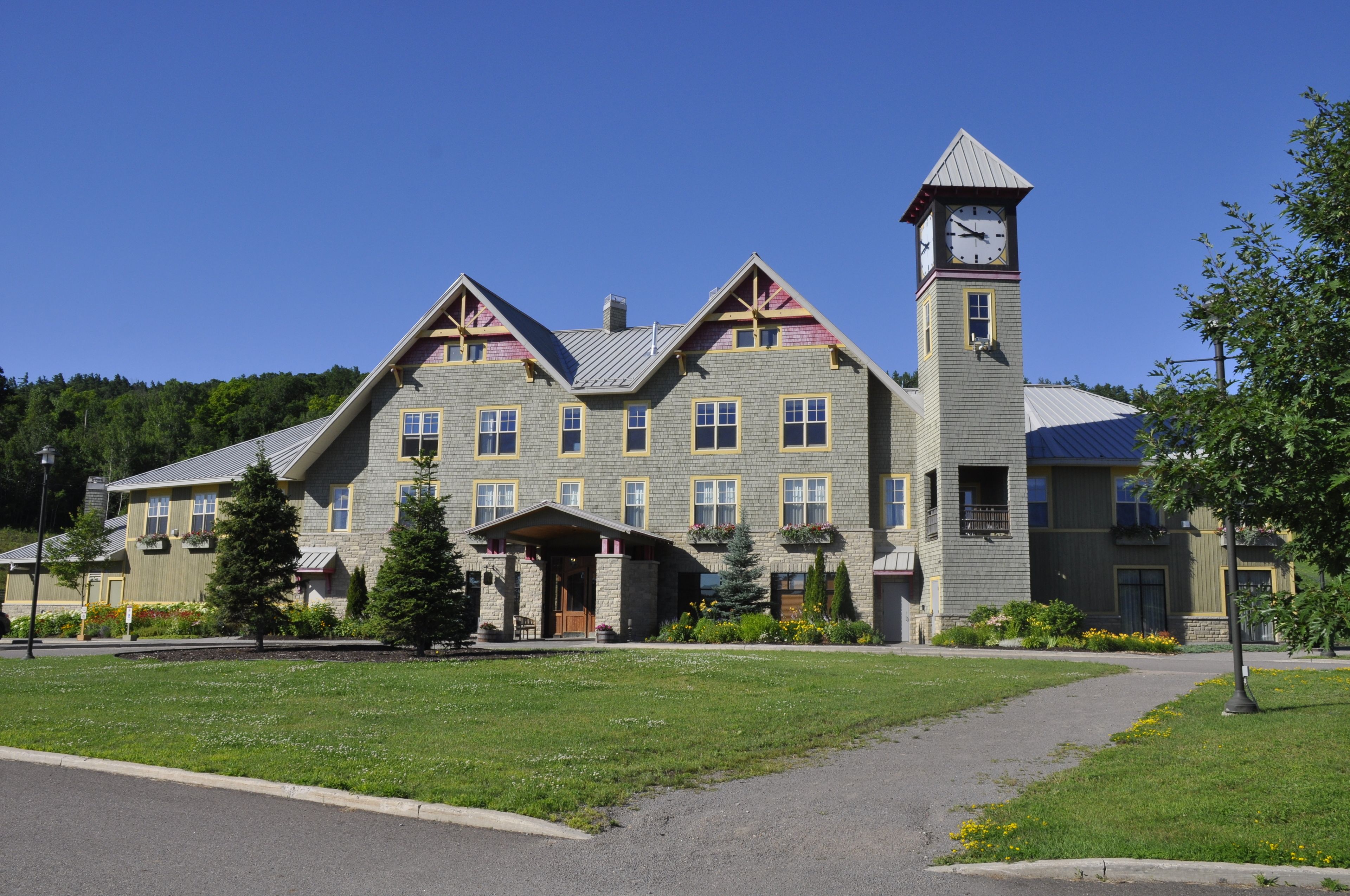 Calabogie Peaks Hotel, Ascend Hotel Collection Reviews, Deals & Photos ...