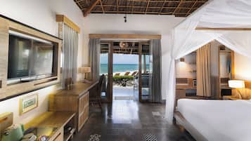 Quarto Duplo Deluxe, em frente à praia | Roupa de alta qualidade, edredões de penas, minibar, cofre no quarto