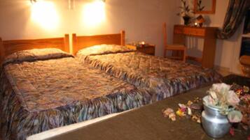 Quartos insonorizados, camas desdobráveis, Wi-fi grátis