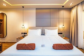 Quarto luxo | Camas com colchões de espuma com sistema de memória, cofres nos quartos