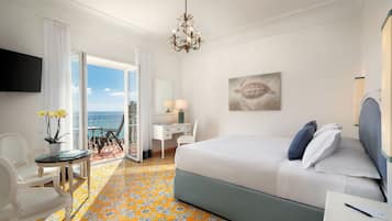 Suíte júnior, vista para o mar | Frigobar, cofres nos quartos, escrivaninha