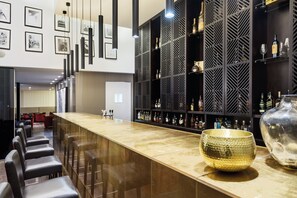 2 bares/lounges, bar ao lado da piscina