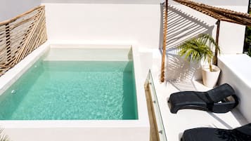 Piscina exterior, da(s) 9:00 à(s) 21:00, espreguiçadeiras