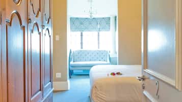 Quarto Superior | Roupa de alta qualidade, cofre no quarto, com decoração personalizada