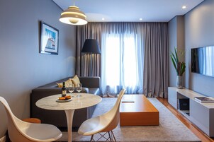 Suite Superior, kitchenette | 1 quarto, roupa hipoalergénica, minibar