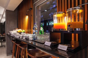 Pequeno-almoço continental diário (15 EUR por pessoa) 