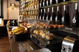 Café da manhã continental todos os dias mediante uma taxa