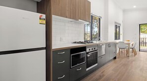 Cabana luxo | Cozinha privada | Geladeira, micro-ondas, fogão, cooktop