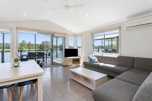 Cabana luxo, 2 quartos (Riverfront) | Opções para refeição no quarto