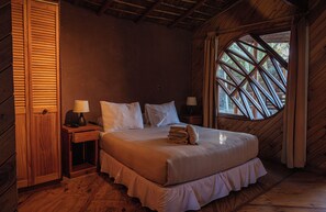 Cabana, 1 quarto (1 Full Bed) | Frigobar, cofres nos quartos, individualmente decorados