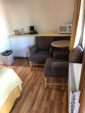 Ferros/tábuas de passar roupa, Wi-Fi de cortesia, roupa de cama