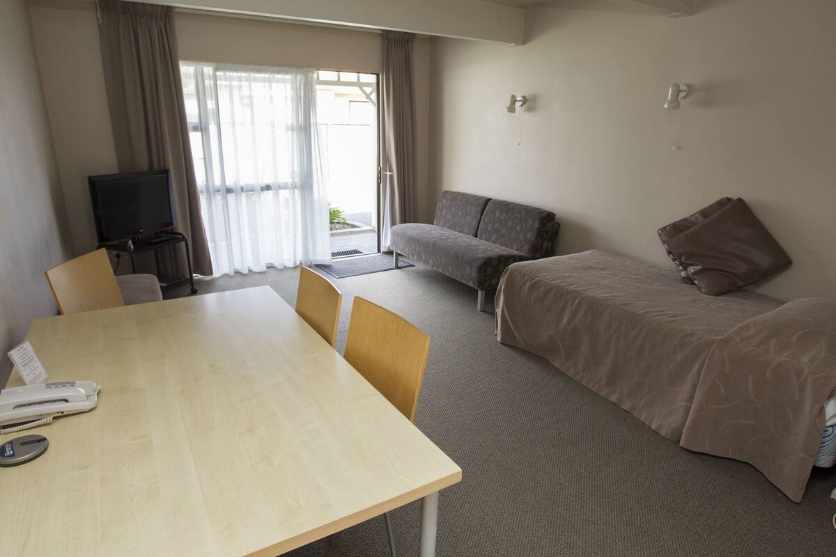 Apartamento Familiar | Sala de estar | Smart TV de 50 polegadas com canais via satélite, televisor 