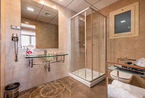 Quarto Superior, 1 cama de casal | Minibar, cofre no quarto, secretária, quartos insonorizados 